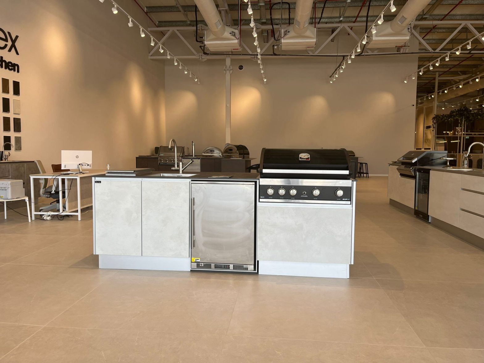 מטבחי אלומקס Alumex Kitchens - גלובוס סנטר חוף אשקלון